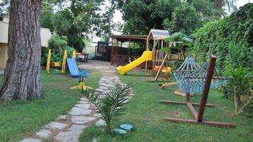 Área de recreio para crianças (ao ar livre)