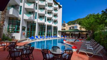 Piscina exterior sazonal