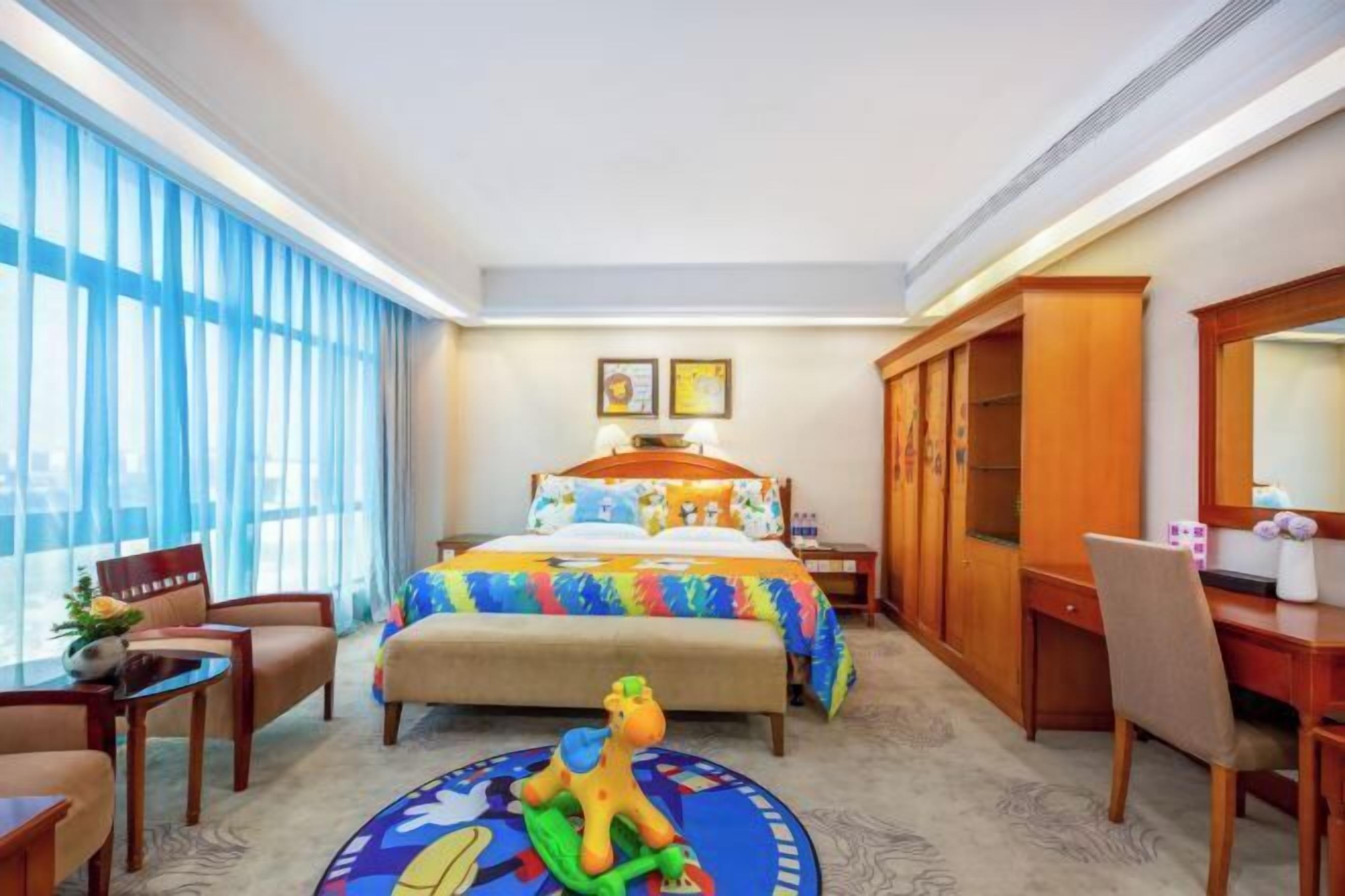 Minibar, cofre no quarto, berços/camas para crianças, despertadores 