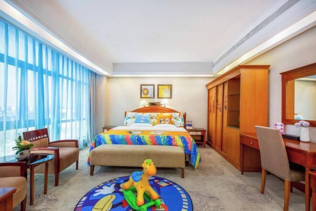 Minibar, cofre no quarto, berços/camas para crianças, despertadores