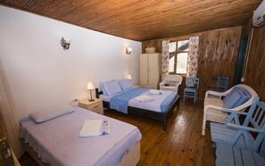 Quarto triplo | Berços grátis, camas extras/dobráveis (sobretaxa), Wi-Fi de cortesia