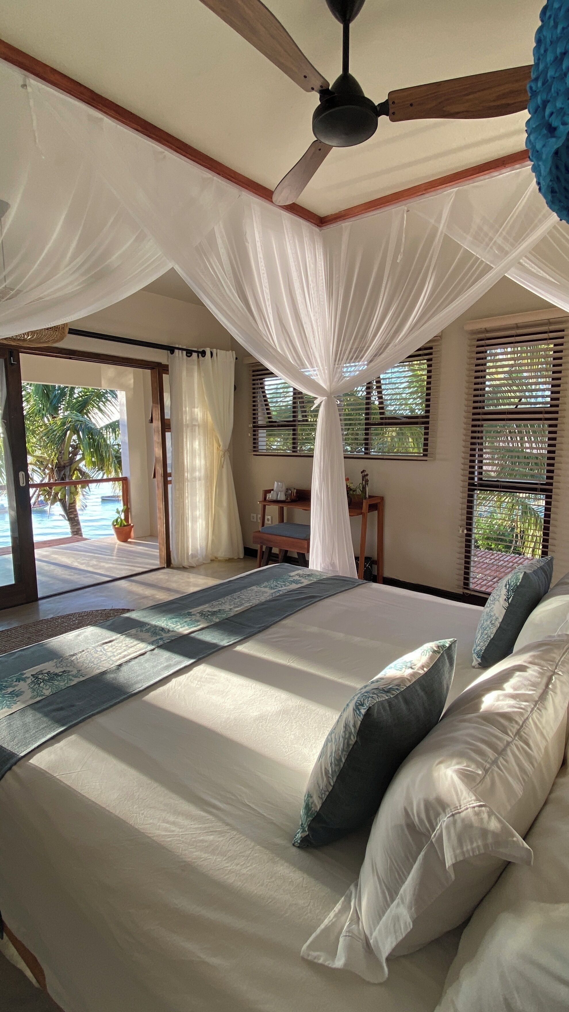 Quarto Lua de Mel | Roupa de alta qualidade, cofre no quarto, com decoração personalizada 