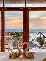 Quarto Deluxe, vista para o mar | Cofre no quarto