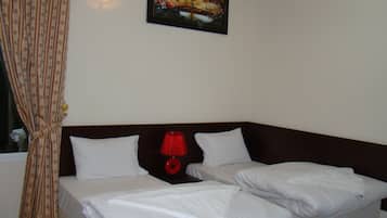 Roupas de cama premium, edredons de pluma, frigobar, escrivaninha