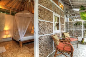 One Bedroom Bungalow with Pool View | Banheiro | Chuveiro, produtos de toalete grátis, toalhas de banho, sabonete