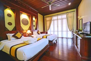 Quarto duplo luxo | Roupas de cama premium, frigobar, cofres nos quartos, escrivaninha