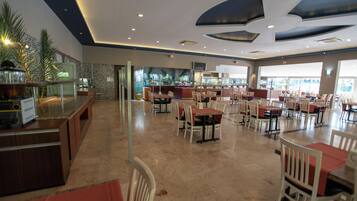 Pequenos-almoços, almoços e jantares servidos