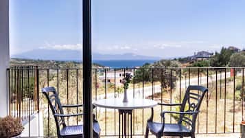 Quarto Superior, 1 quarto, vista para o mar | Minibar, cofre no quarto, quartos insonorizados, camas desdobráveis