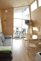 Cabana de Madeira Comfort, casa de banho privativa (Linen Excluded) | Sala de estar | Televisor