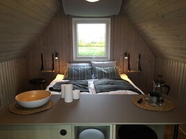 Quarto Duplo, casa de banho partilhada (Linen Excluded) | Com decoração personalizada, com mobília individualizada 