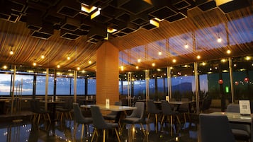 3 restaurantes, café da manhã, culinária italiana