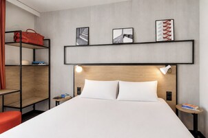 Quarto Standard, 1 cama queen-size | Roupa de alta qualidade, secretária, quartos insonorizados