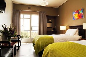 Quarto, vista para o mar (Contemporary) | Cofre no quarto, cortinas/cortinados opacos 