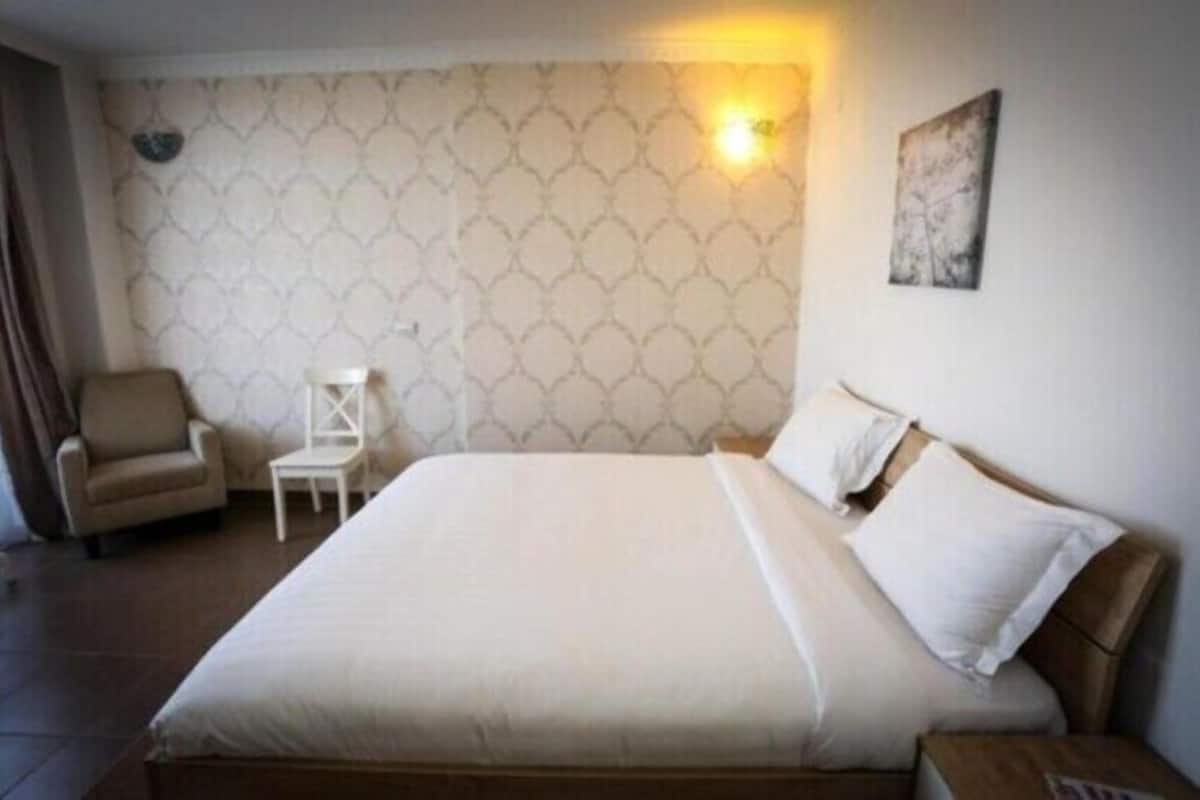 Quarto Clássico, 1 quarto | Secretária, quartos insonorizados, ferro/tábua de engomar, Wi-fi grátis