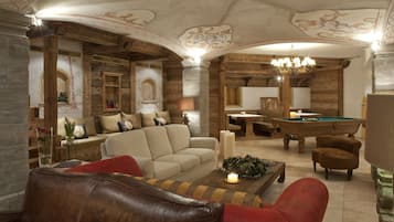 Este bar no lobby do hotel