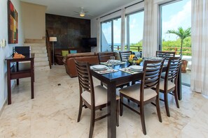 Penthouse Deluxe, 2 quartos, vista para o oceano (Penthouse Cielo) | Refeições no quarto