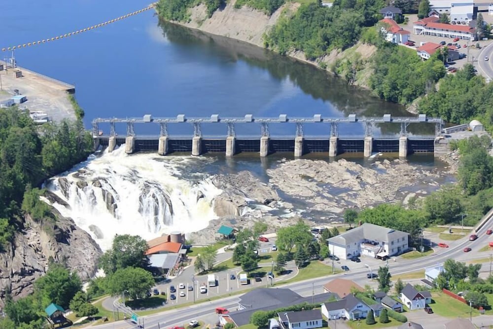 Hill Top Motel & Restaurant - Grand Falls