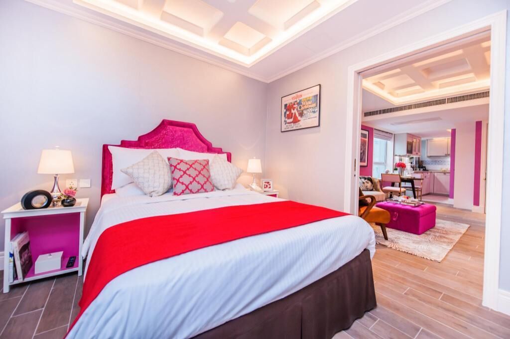 1 quarto, frigobar, cofres nos quartos, escrivaninha