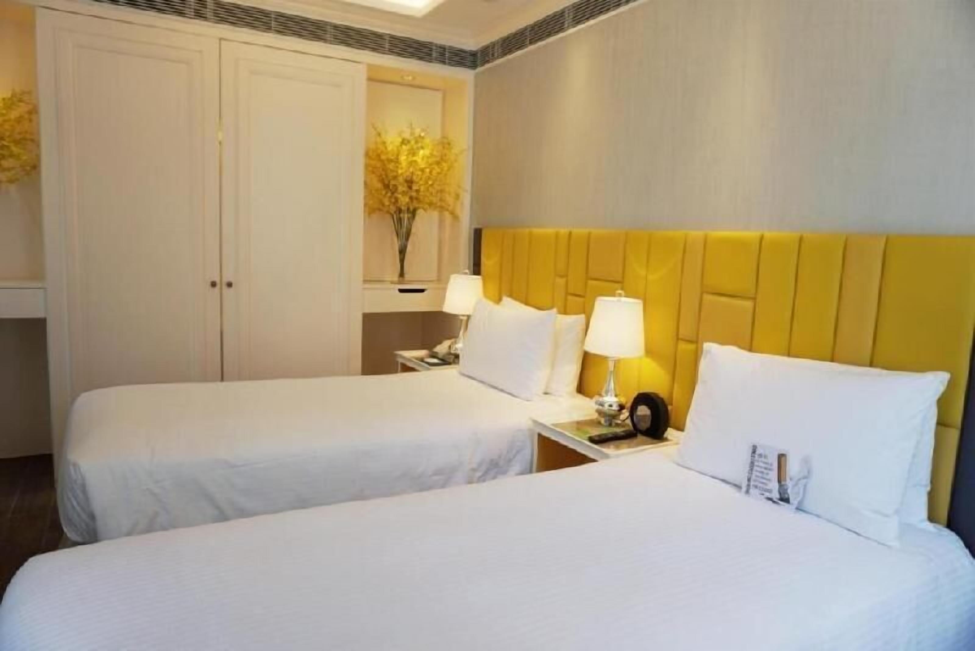 1 quarto, frigobar, cofres nos quartos, escrivaninha