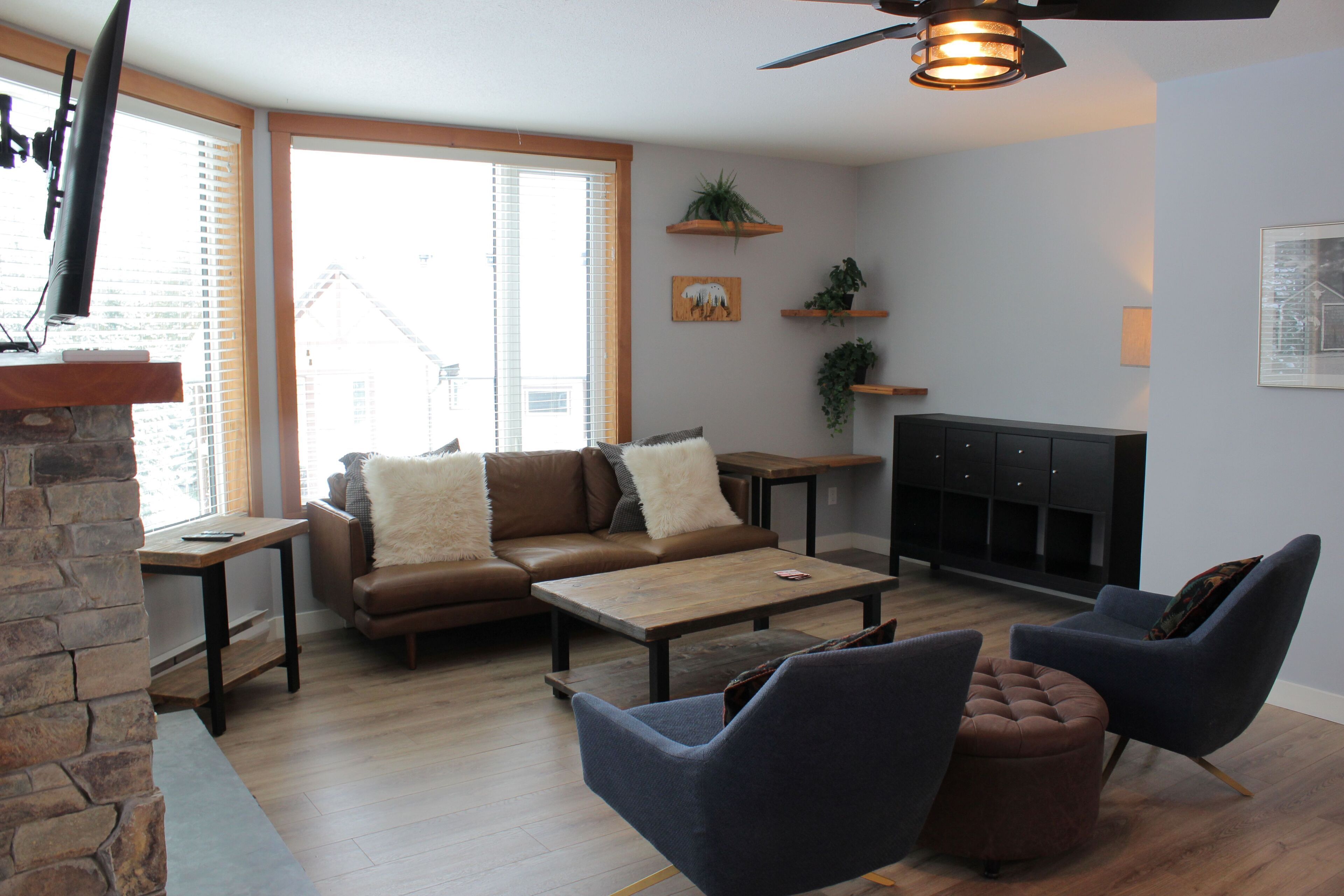 Apartamento | Sala de estar | Televisor de ecrã plano de 40 polegadas com canais por cabo, televisor 