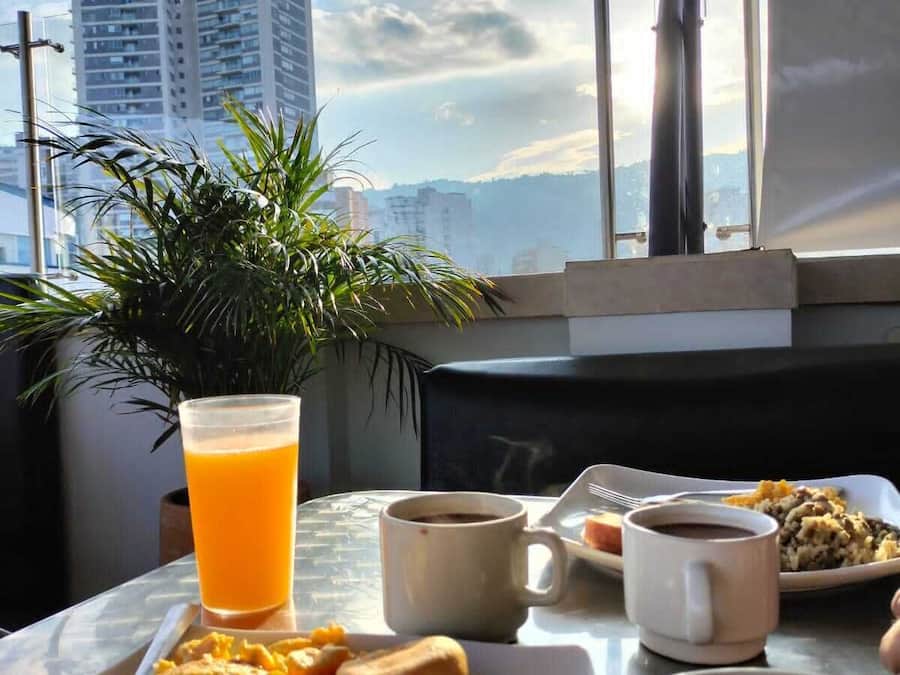 Pequeno-almoço tipo buffet diário incluído