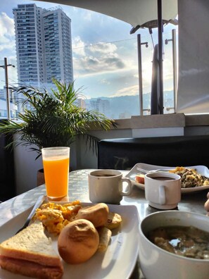 Pequeno-almoço tipo buffet diário incluído 