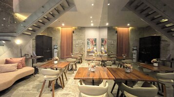 Área de estar no saguão