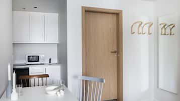 Estúdio Standard | Cozinha privada | Um frigorífico, um micro-ondas, uma cafeteira/bule