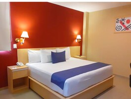 Roupas de cama premium, cofres nos quartos, cortinas blackout
