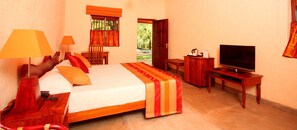 Quarto Duplo Deluxe, 1 cama king-size, acessível, vista para o canal | 1 quarto, cofre no quarto, secretária, quartos insonorizados 