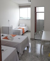 Quarto triplo | Wi-Fi de cortesia, roupa de cama