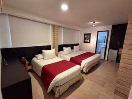5 quartos, edredões de penas, minibar, cofre no quarto 