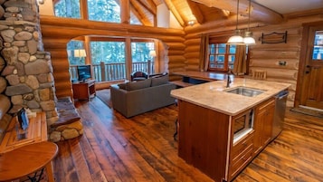 Cabine | Cozinha privada | Um frigorífico/congelador grande, um micro-ondas, um forno