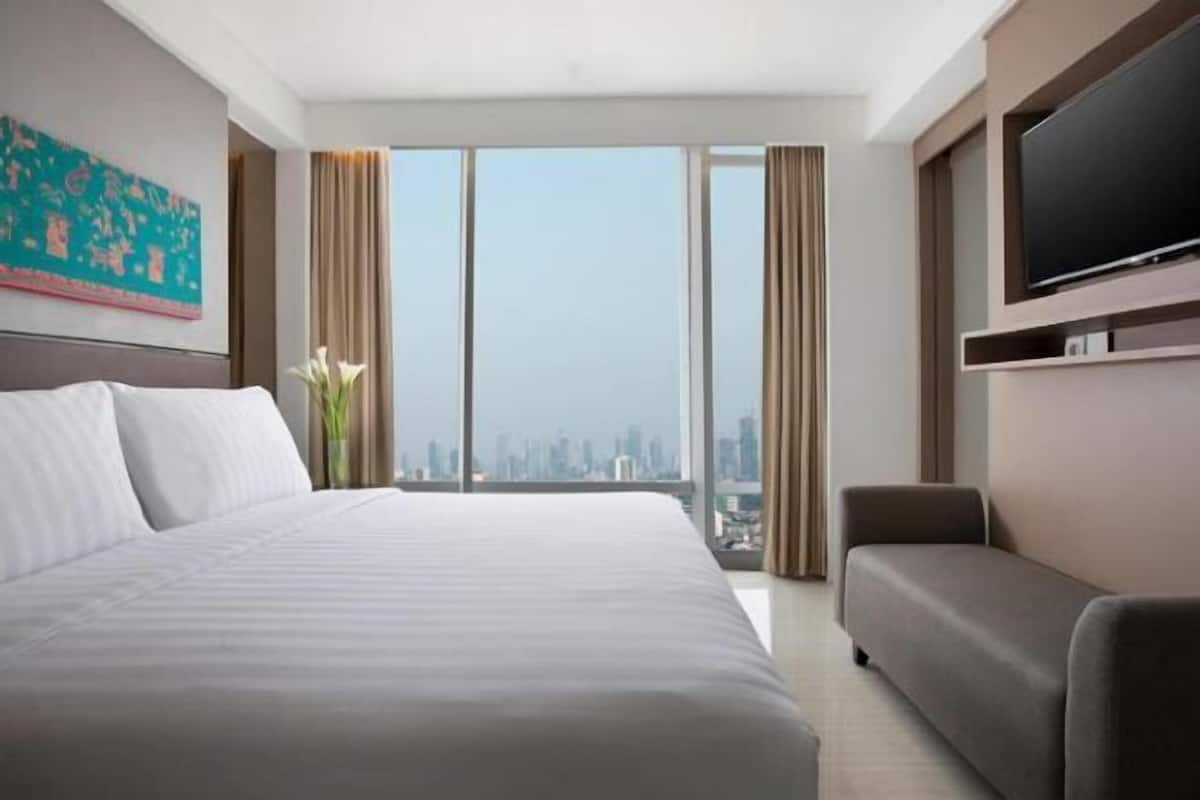 Cofres nos quartos, escrivaninha, quartos à prova de som