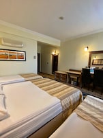 Comfort Quadruple Room | Frigobar, cofres nos quartos, escrivaninha, berços (sobretaxa)