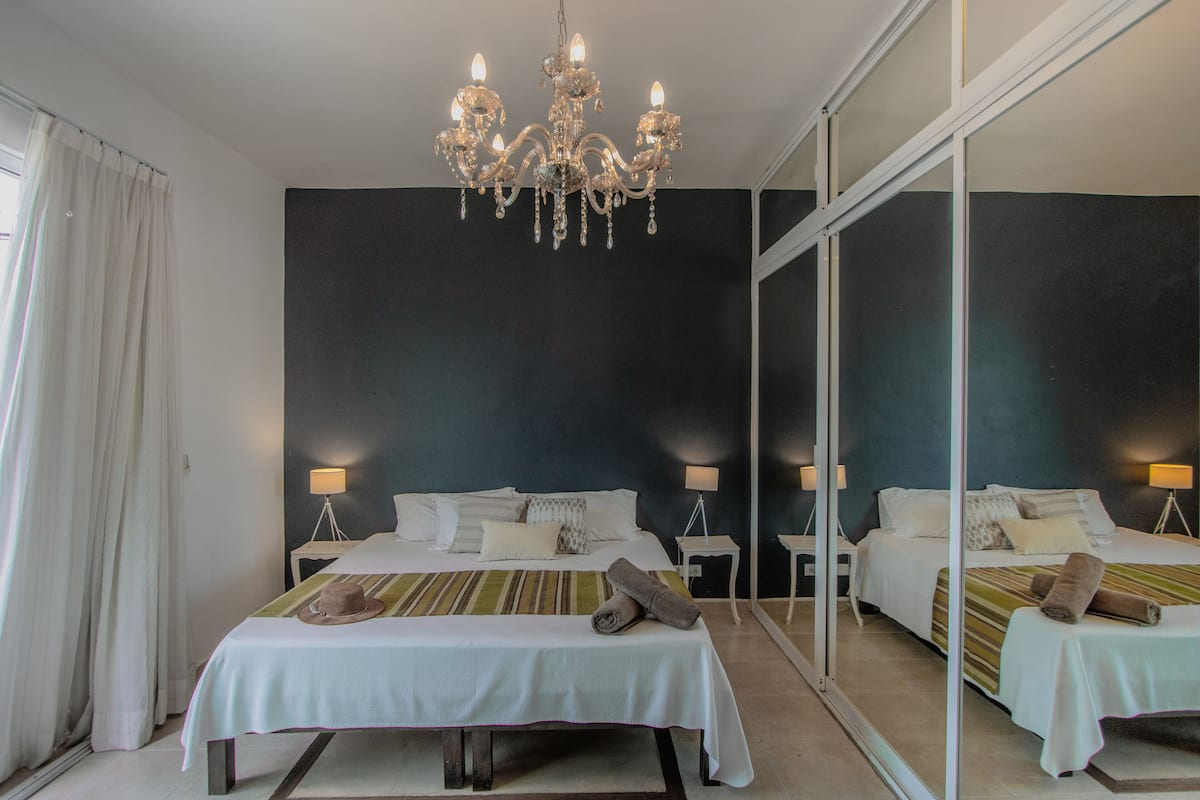Departamento acceso gratis Beach Club, metros 5th Avenida, Centro, 1 Habitacion, 3 pax | 2 quartos, edredões de penas, cofre no quarto
