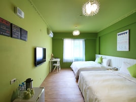 Quarto Quádruplo Standard | Secretária, cortinas/cortinados opacos, Wi-fi grátis 