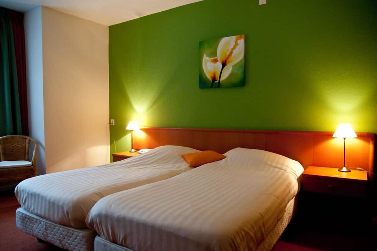 Quarto standard, 2 camas de solteiro | Escrivaninha, ferros/tábuas de passar roupa, berços (sobretaxa)