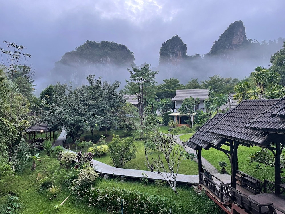 Montania Lifestyle Hotel - Khura Buri District