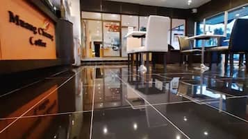 Café da manhã, almoço e jantar; culinária tailandesa