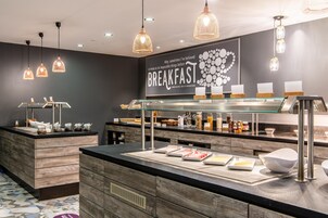 Café da manhã com buffet todos os dias mediante uma taxa