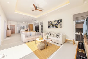 Vila design | Área de estar | TV de tela plana, DVD player