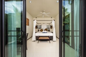 3 Bedroom Villa With Private Pool and Garden | 1 quarto, cofre no quarto, secretária, ferro/tábua de engomar
