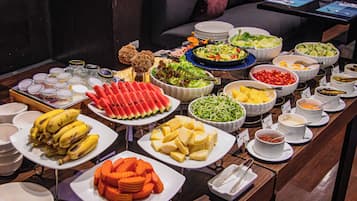 Pequeno-almoço tipo buffet diário mediante uma taxa