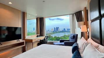 Suite Presidencial | Cofre no quarto, secretária