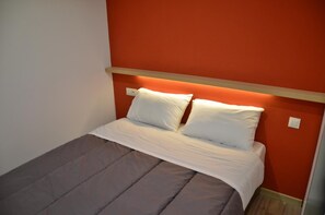 Quarto Twin | Com decoração personalizada, com mobília individualizada 