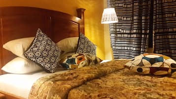 Roupas de cama premium, frigobar, escrivaninha, quartos à prova de som