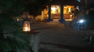 4 bares/lounges, bar ao lado da piscina
