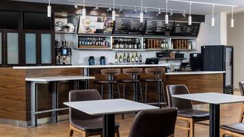 Café da manhã e jantar