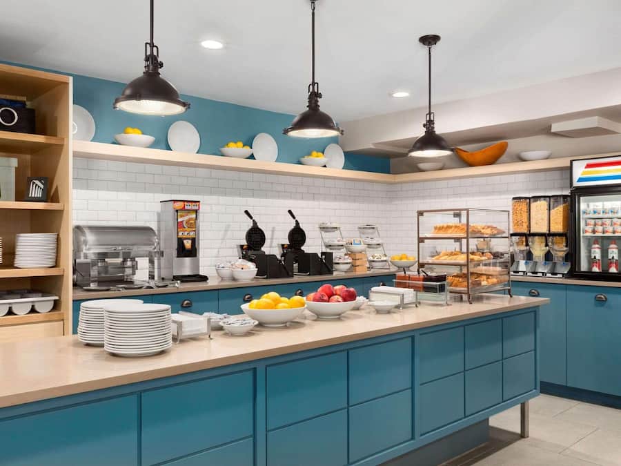 Café da manhã para viagem grátis todos os dias